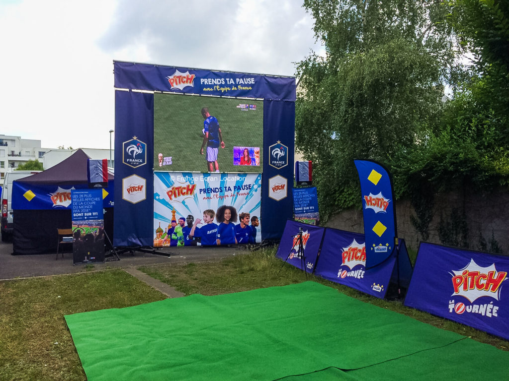 Habillage structure alu pour écrans geants LED | France Ecran Location